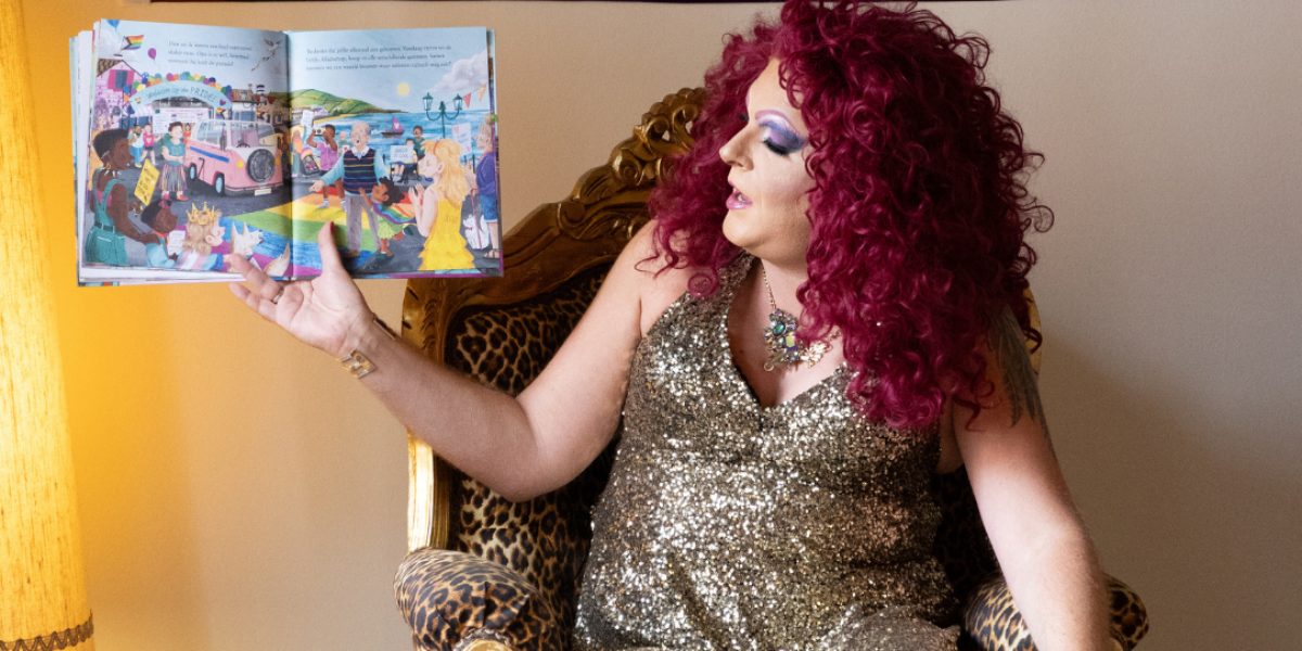 Dragqueen Dina Diamond leest weer voor tijdens Pride Leiden | Centraal+