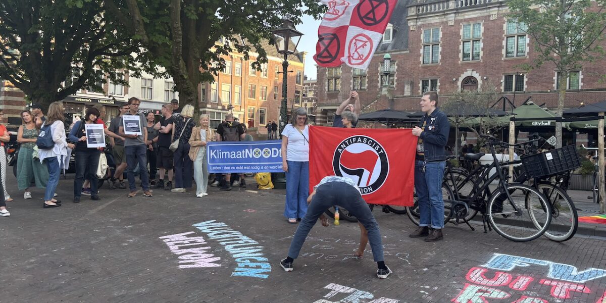 Protest in Leiden tegen benoeming Robbin Stikvoort als duoraadslid FvD ...